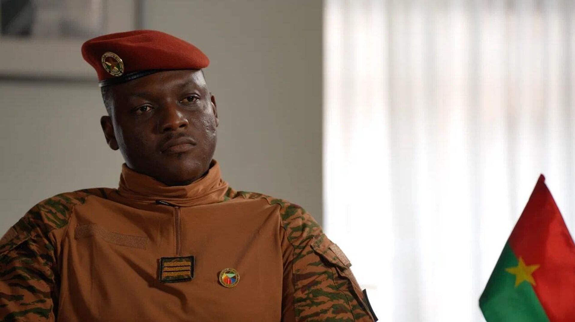 Au Burkina Faso, le Capitaine Ibrahim Traoré annonce des...